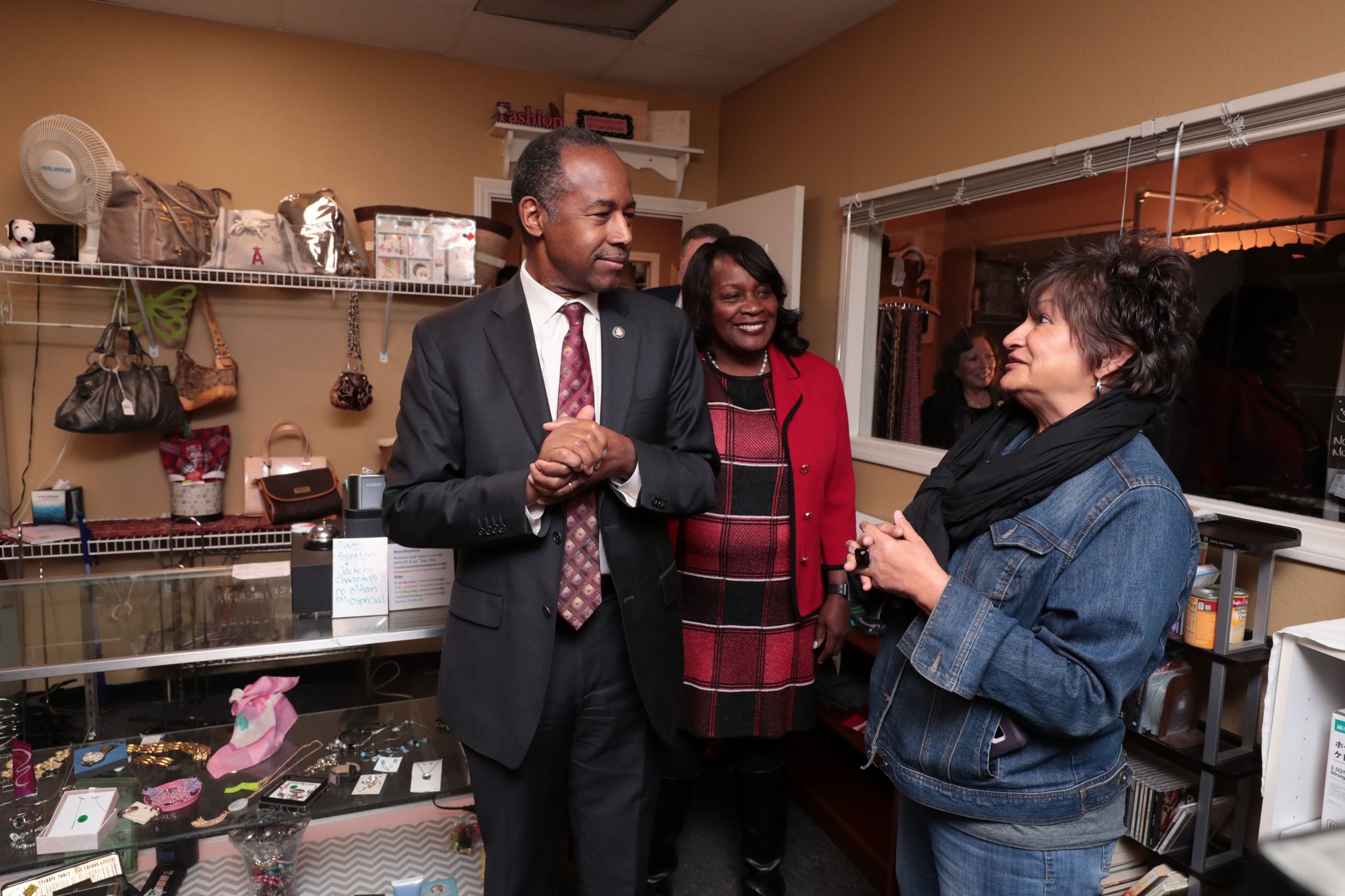 Photo Gallery • Secy Carson with Mayor Warren